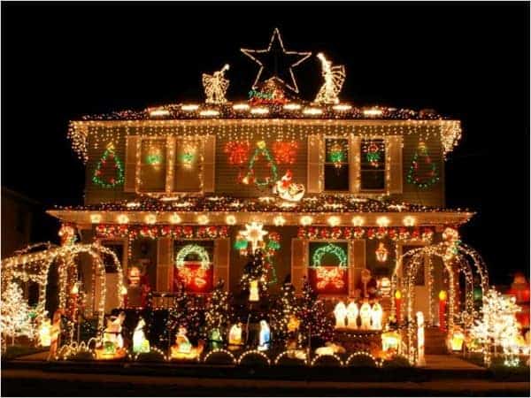5 Over The Top Christmas Light Displays
